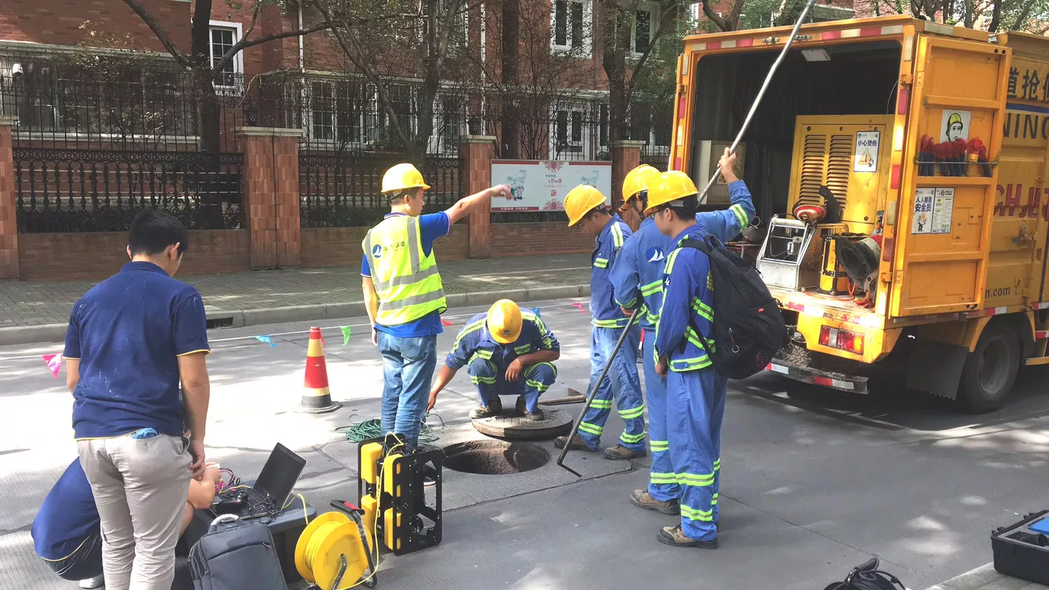 Urban Water System Monitoring - CHARPIE Underwater Robotics, Thrusters ...